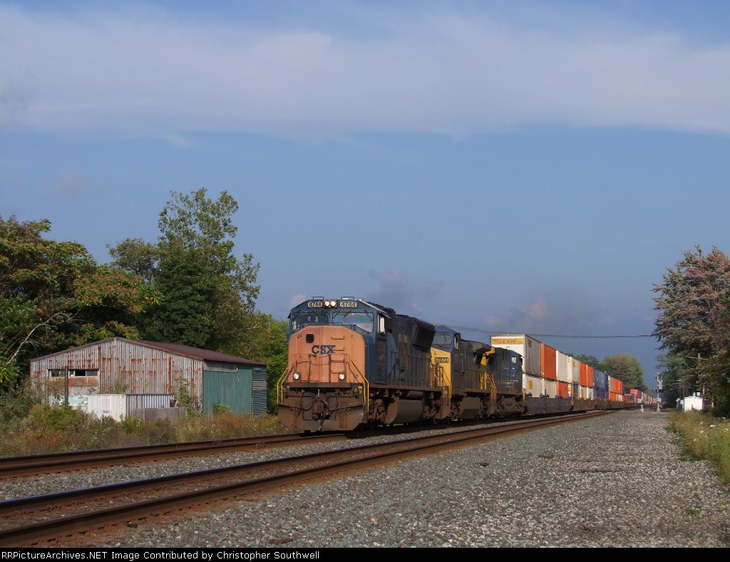 CSX 4744 westbound